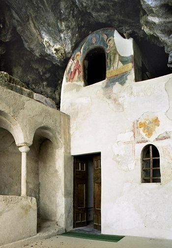 Medieval Abbey of Santa Maria de Olearia - Locali d'Autore